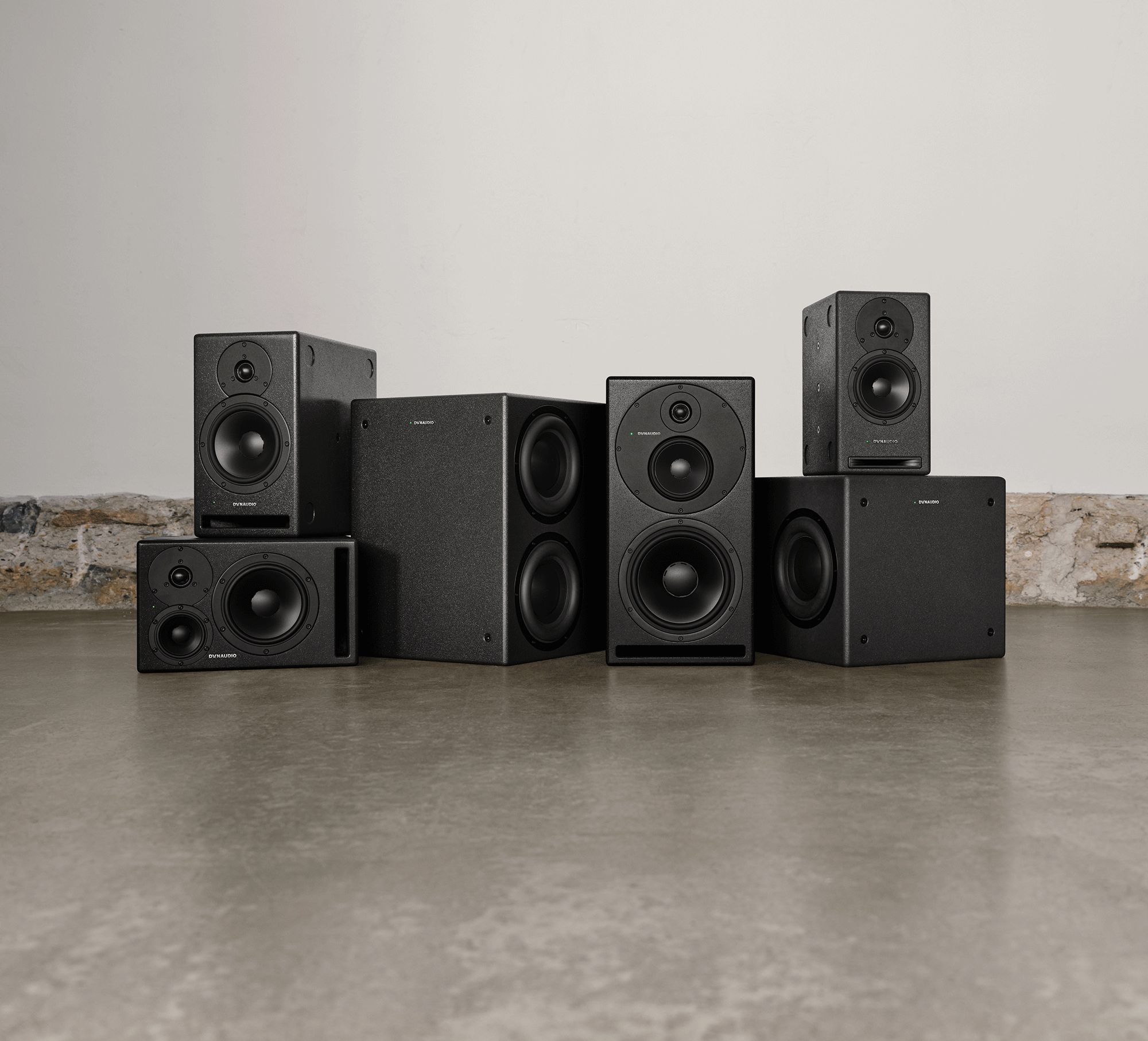 Core 5 | Main monitor | Smallscale space, big-league immersive